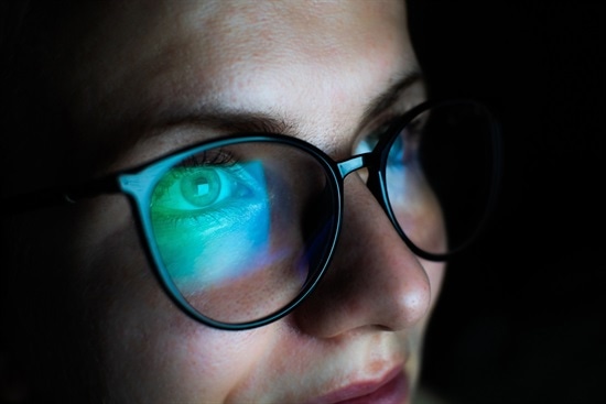 The real resolution limit of the human eye