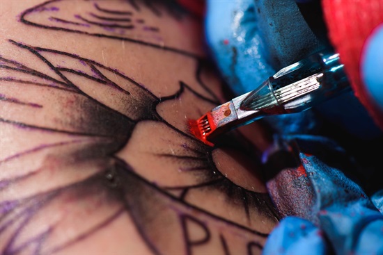 Tattoo ink alters immune cells and weakens some vaccine responses